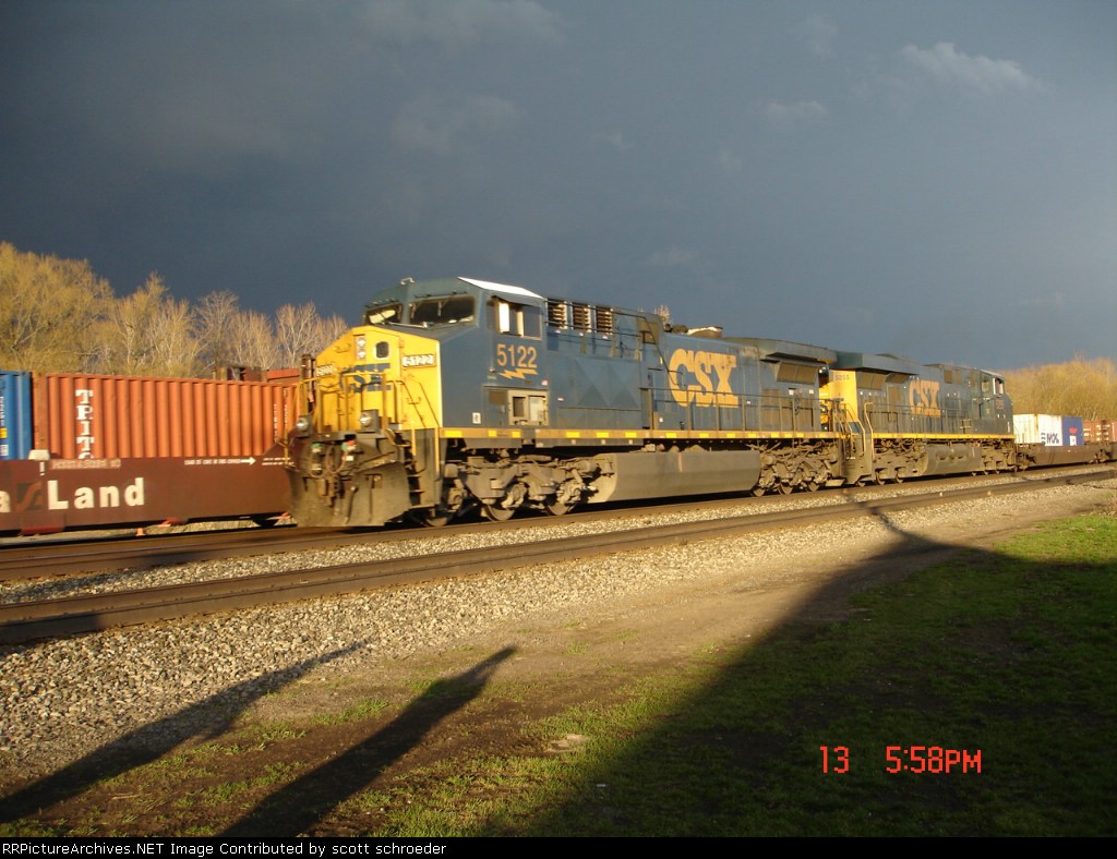 CSX 5122 (AC4400CW) & CSX 5255 (ES44DC) head WB on the #2 Track